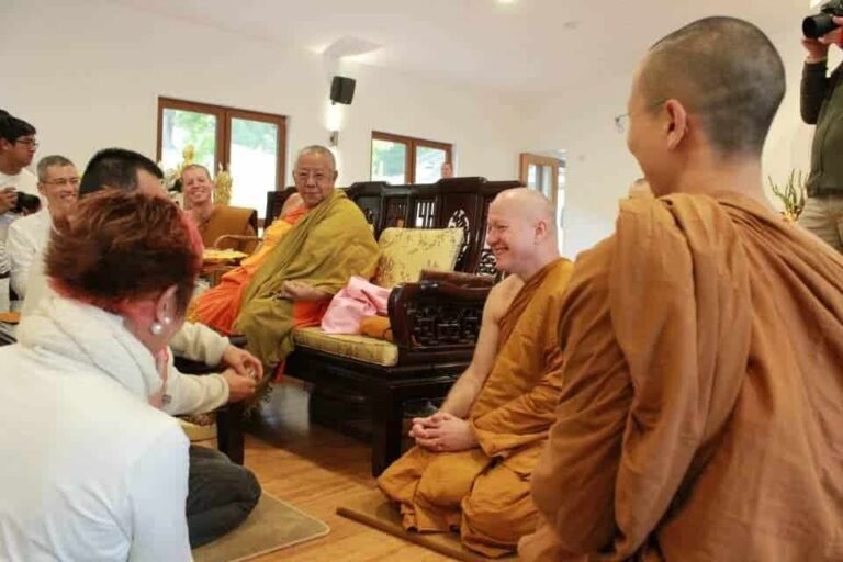 Opening Ceremony of the Dhammacakka-hall in Australia | Buddho.org