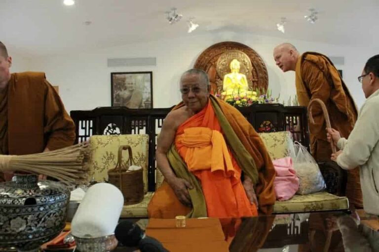 Opening Ceremony of the Dhammacakka-hall in Australia | Buddho.org